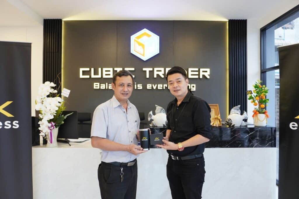 คุณธีรยุทธ ทองจันทร์แก้ว มาเยี่ยมชม คิวบิกเทรดเดอร์
